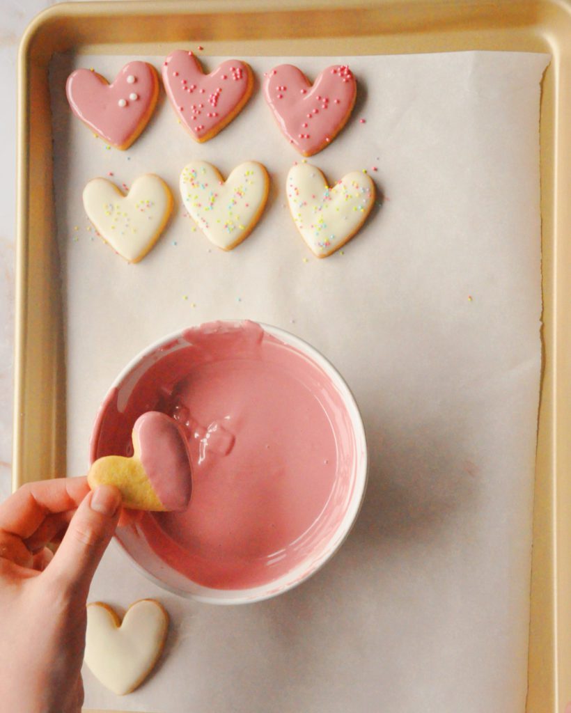 Sugar Cookies with Ruby and White Chocolate Coating | Lucia Paula