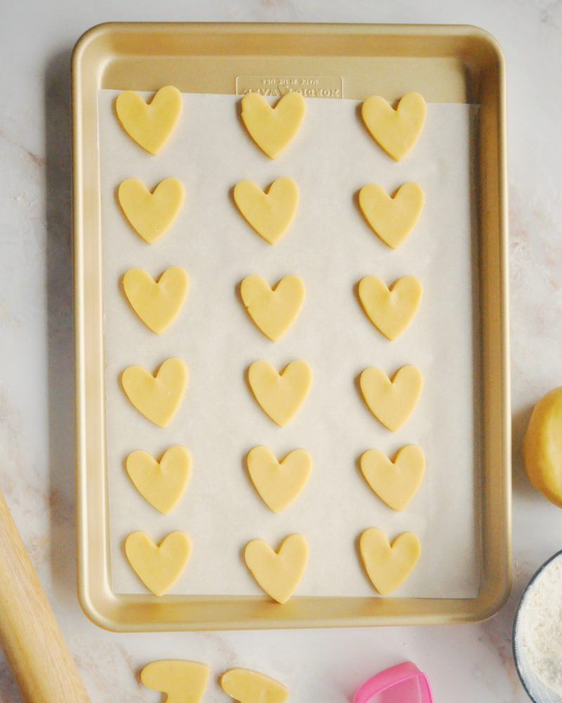 Sugar Cookies with Ruby and White Chocolate Coating | Lucia Paula