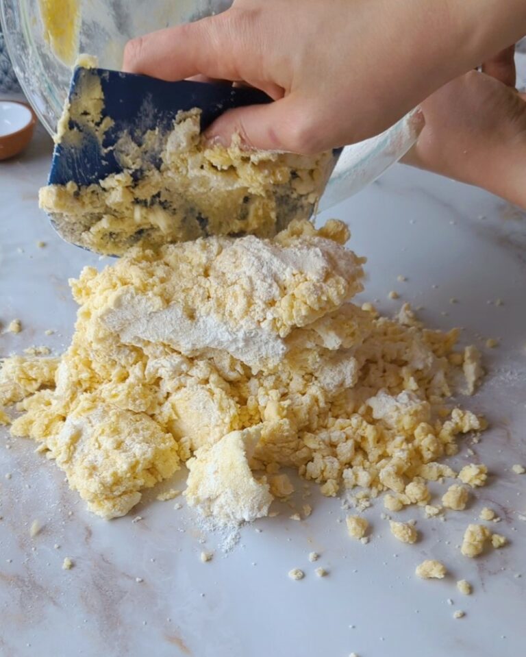 Daisy Cookies filled with Lemon Curd | Lucia Paula