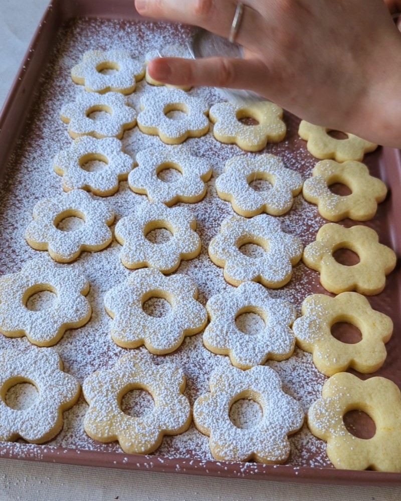 Daisy Cookies filled with Lemon Curd | Lucia Paula